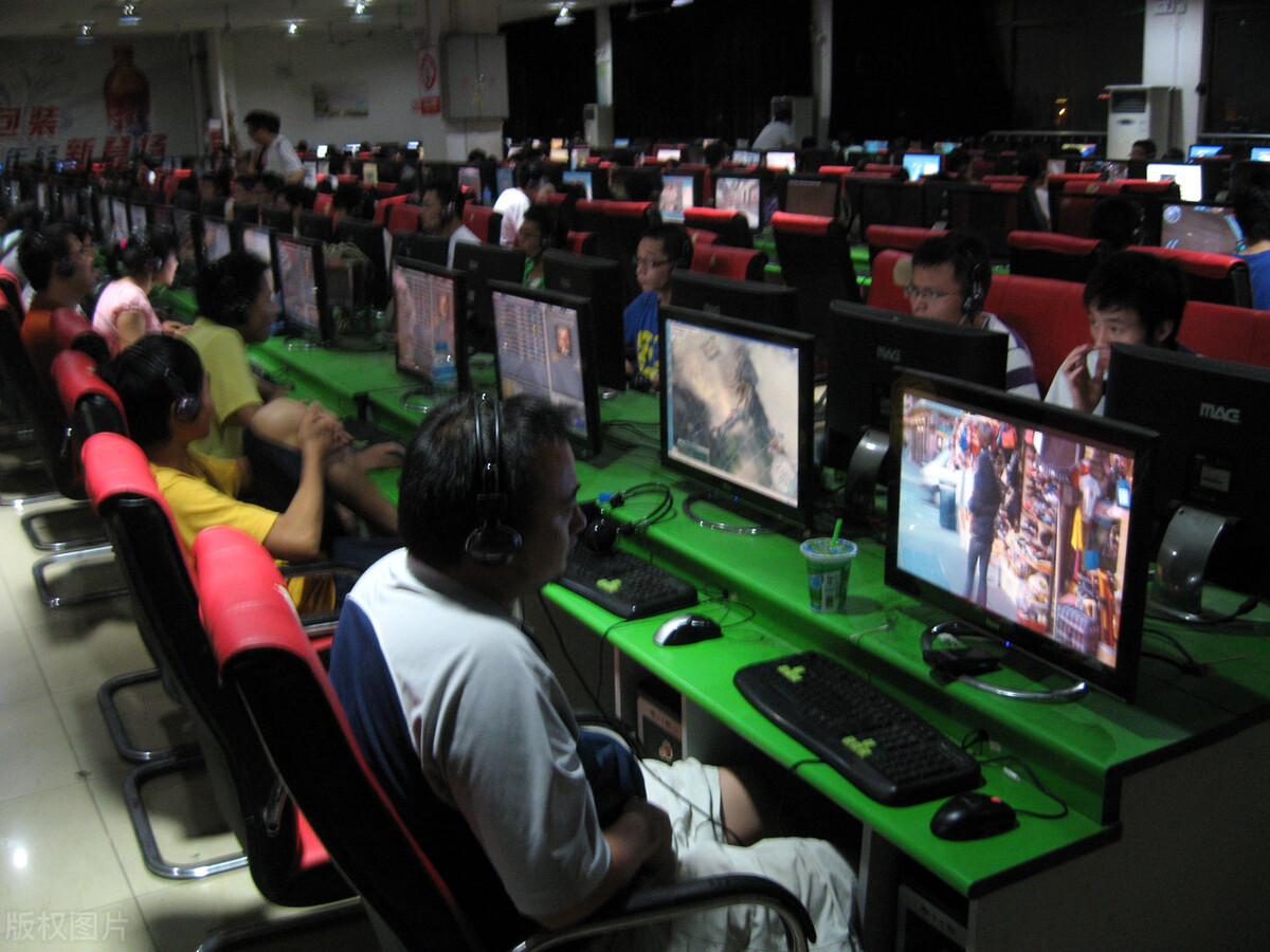 Why do so many people still go to Internet cafes?Where is the ...