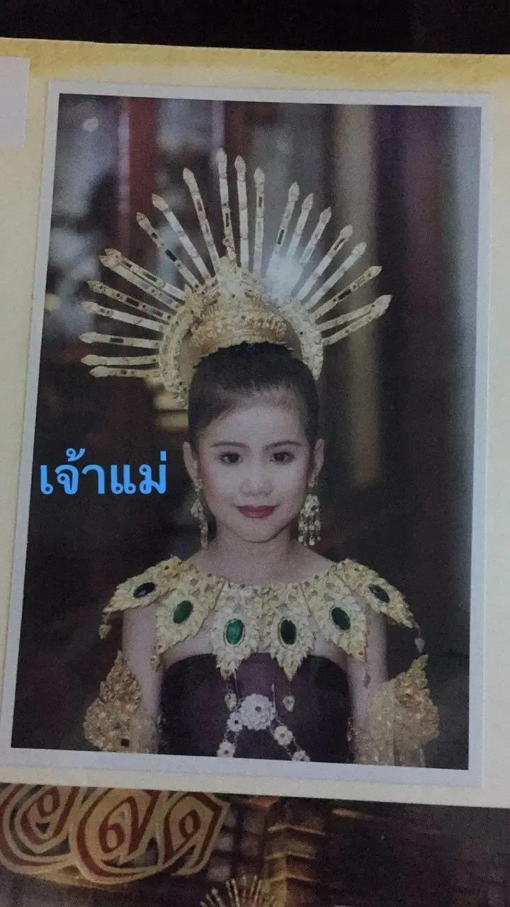 Thai star Esther (little nun) has long legs and admits that she is still in love with her ...