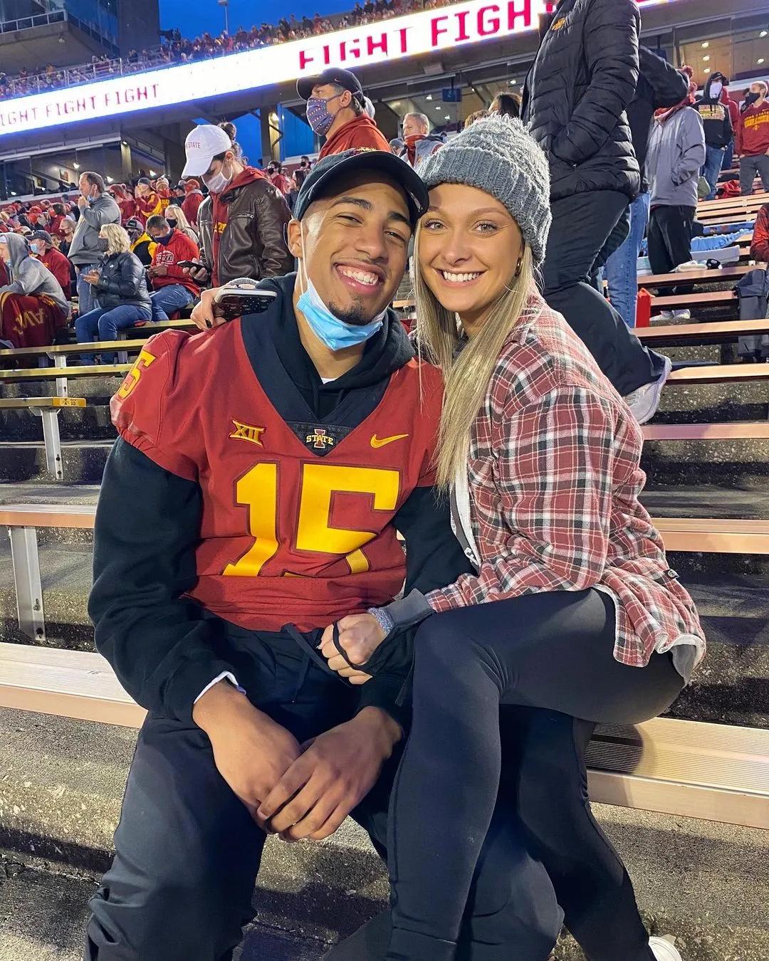 Halliburton's girlfriend!The guy's vision is okay - iMedia