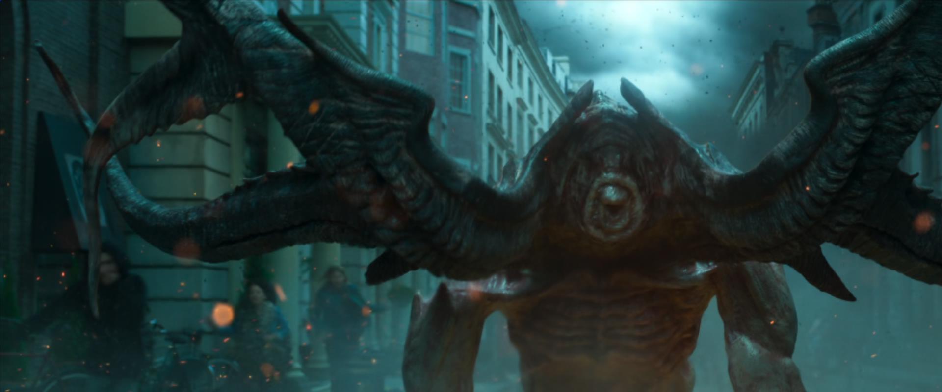 "Hellboy 3" The twisted body of the giant demon that runs through the ...