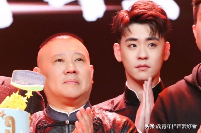 Guo Degang took Zhang Yunlei to visit the Sanxian Sacred Hand, the pose ...