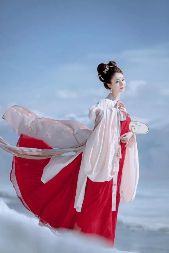 Yang Yuhuan was dominated by Emperor Xuanzong of Tang Dynasty for 11 ...