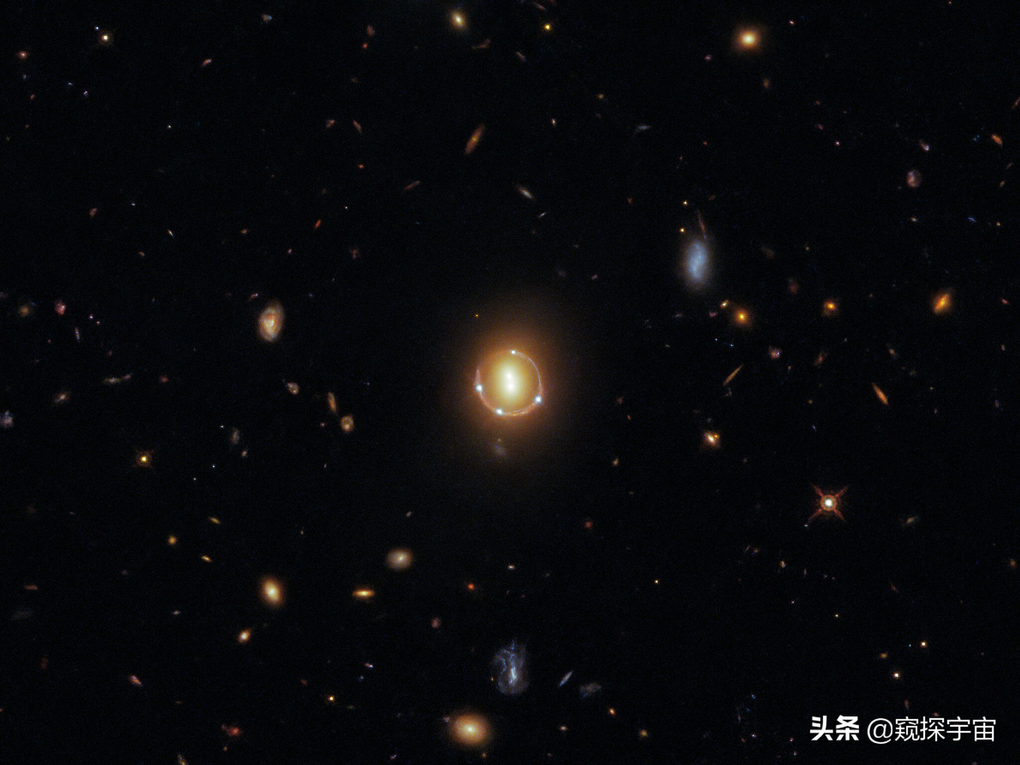 This is the Einstein cross taken by Hubble!Unbelievable, the universe ...