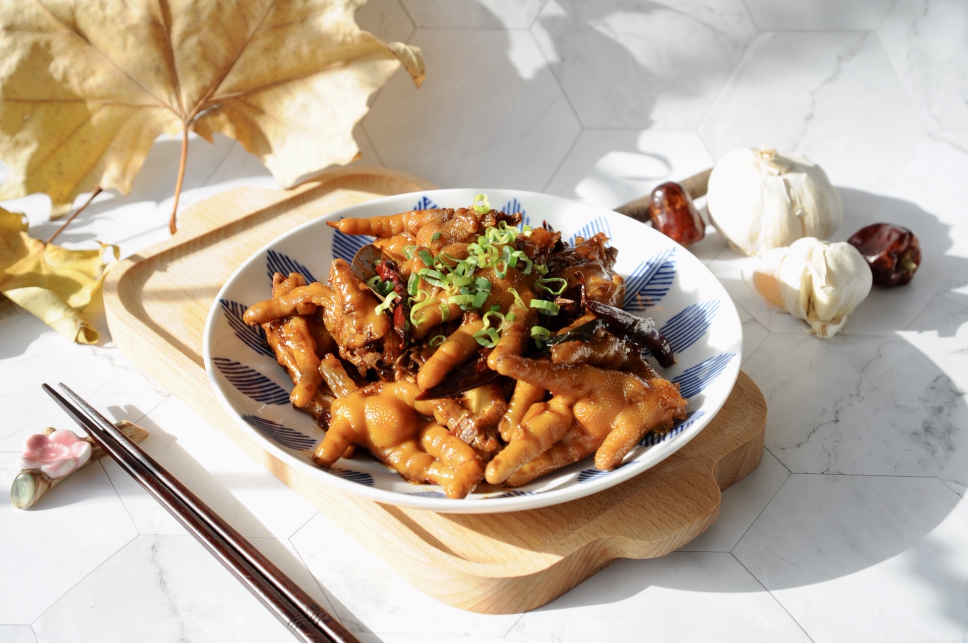 Home-style roasted chicken feet, the Q pops into the taste, and the ...