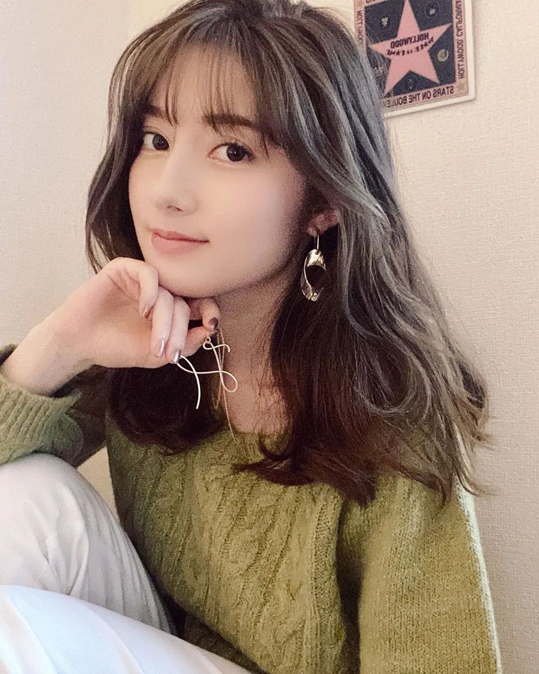 Japanese mixed-race model demonstrates gentle sister outfit - iMedia