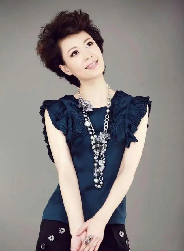 CCTV beautiful host, all talented and handsome - iMedia