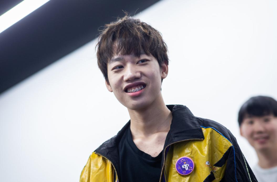 Hero Qingrong said that next time he will use Wan'er to carry, he can ...