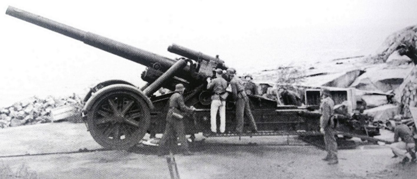 The 210mm Mörser 18 heavy mortar gun of the German artillery of World ...