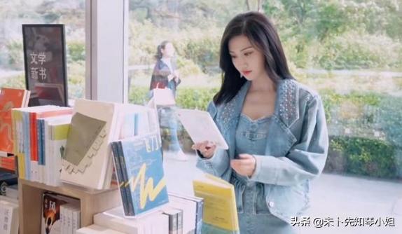 Jing Tian's new look is too stunning, she wears a denim suit and skirts ...