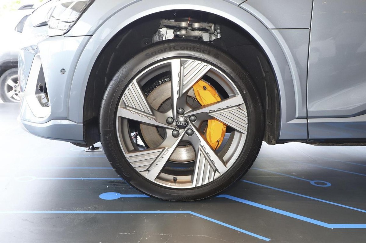 It's a “boutique” late arrival, dual motors + four-wheel drive, 500 ...