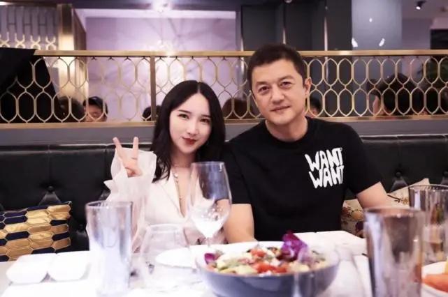 Divided again?Li Yapeng celebrates his 50th birthday, but the beauty ...