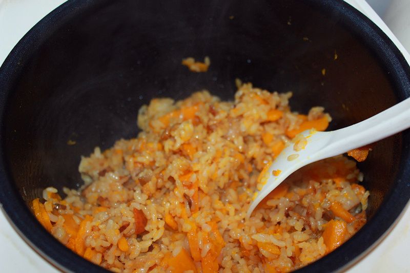 A lazy braised rice recipe made by a rice cooker, delicious and simple ...