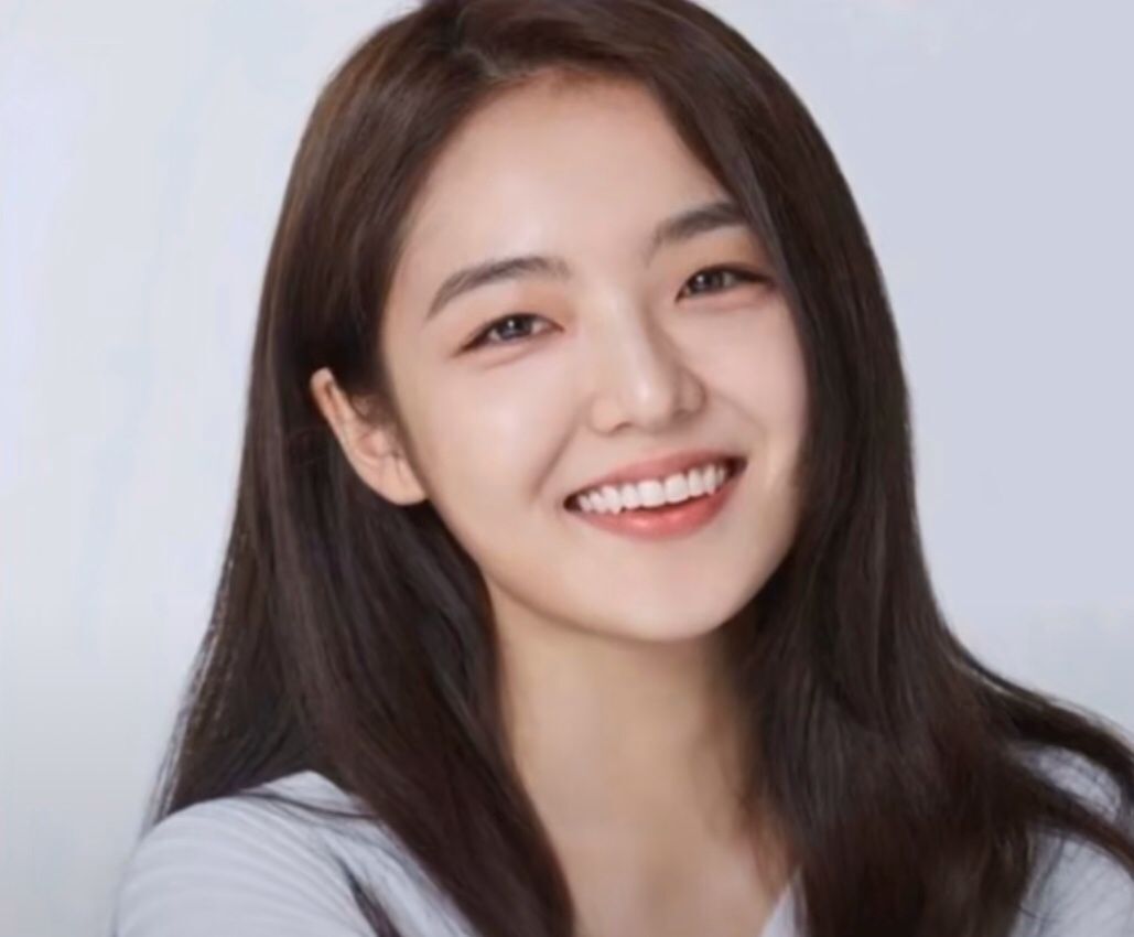 Haili and New Ai in "High Kick Through the Roof"?Looks like this now ...