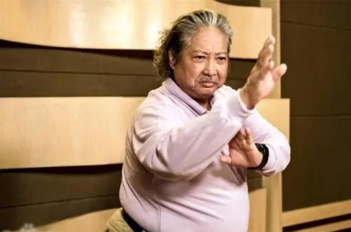 72-year-old Sammo Hung is extremely thin, his face is vicissitudes of ...