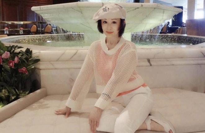 The ageless actress Pan Yingzi, 72 years old, has a light body and is ...