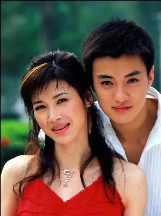 Zhou Yiwei, why did you give up your first love Tonglei and marry Zhu Dan, who is 1 year older ...