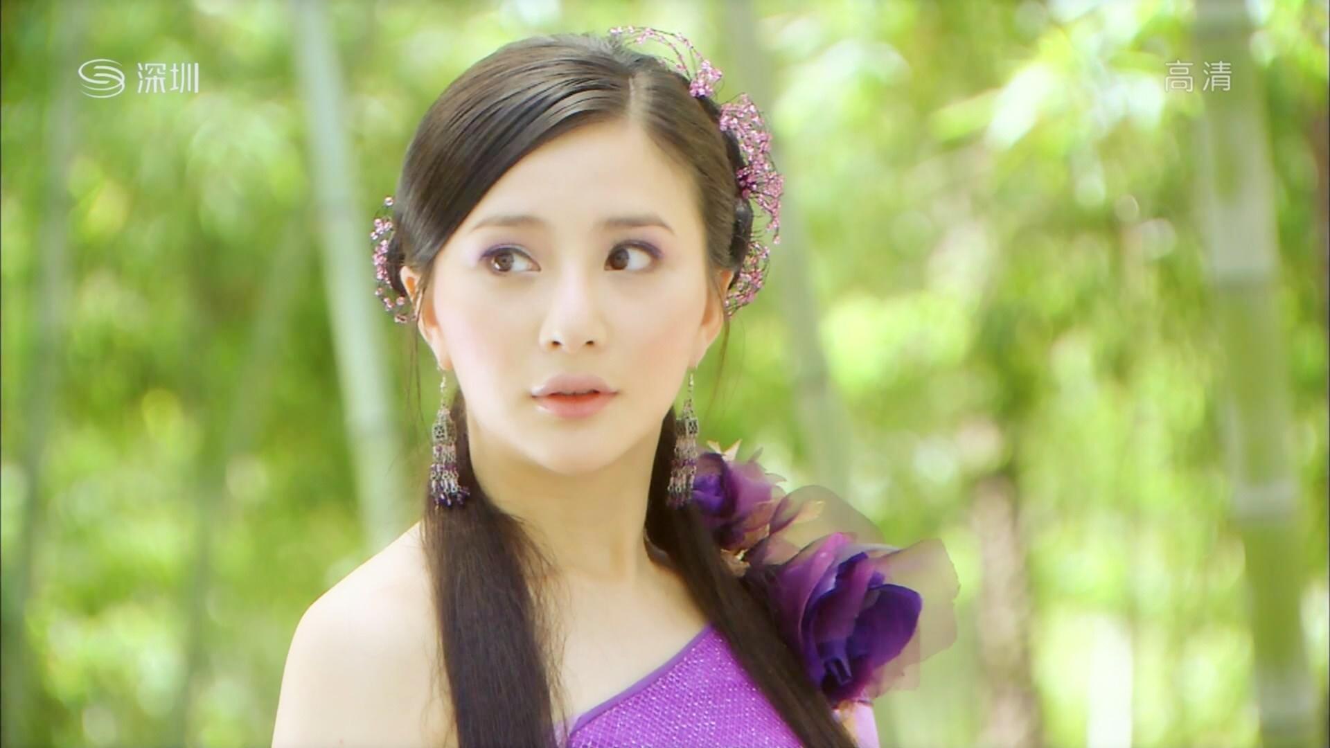 "Rose Fairy" Xiong Naijin took a selfie with flowers, her face was stiff, and she was accused of ...