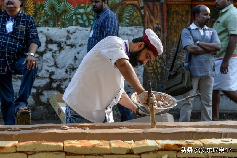 "The world's longest cake" was baked in Kerala, India, with a total ...