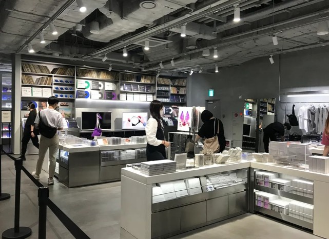 Visit to Korea's "HYBE INSIGHT" Museum!Experience the music road of ...