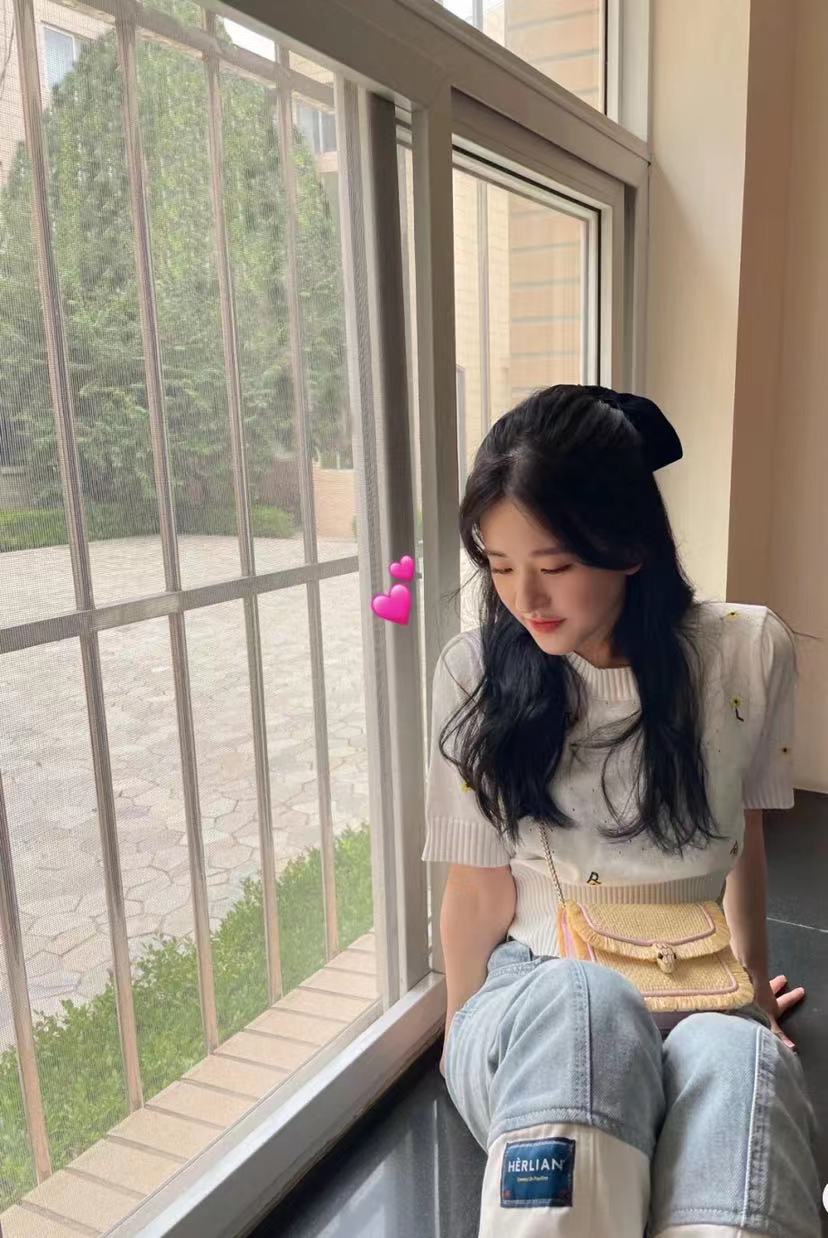 Zhao Lusi's different outfits, gentle and elegant, really immortal - iMedia