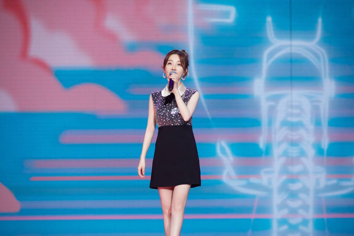 Too spoiled!Feng Timo makes coffee for fans and sings live - iMedia