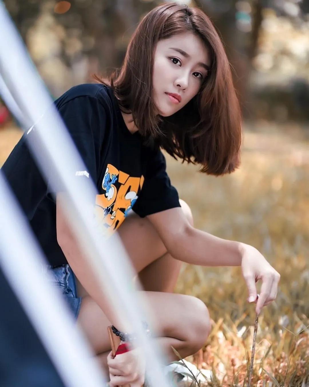 Beautiful actress Lin Zhenyi, Qing Luo Xiaofan Bai Lanhua, slender ...