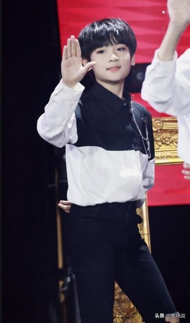 "Lovely God" Zhang Junhao: He became famous at the age of 3, went to ...