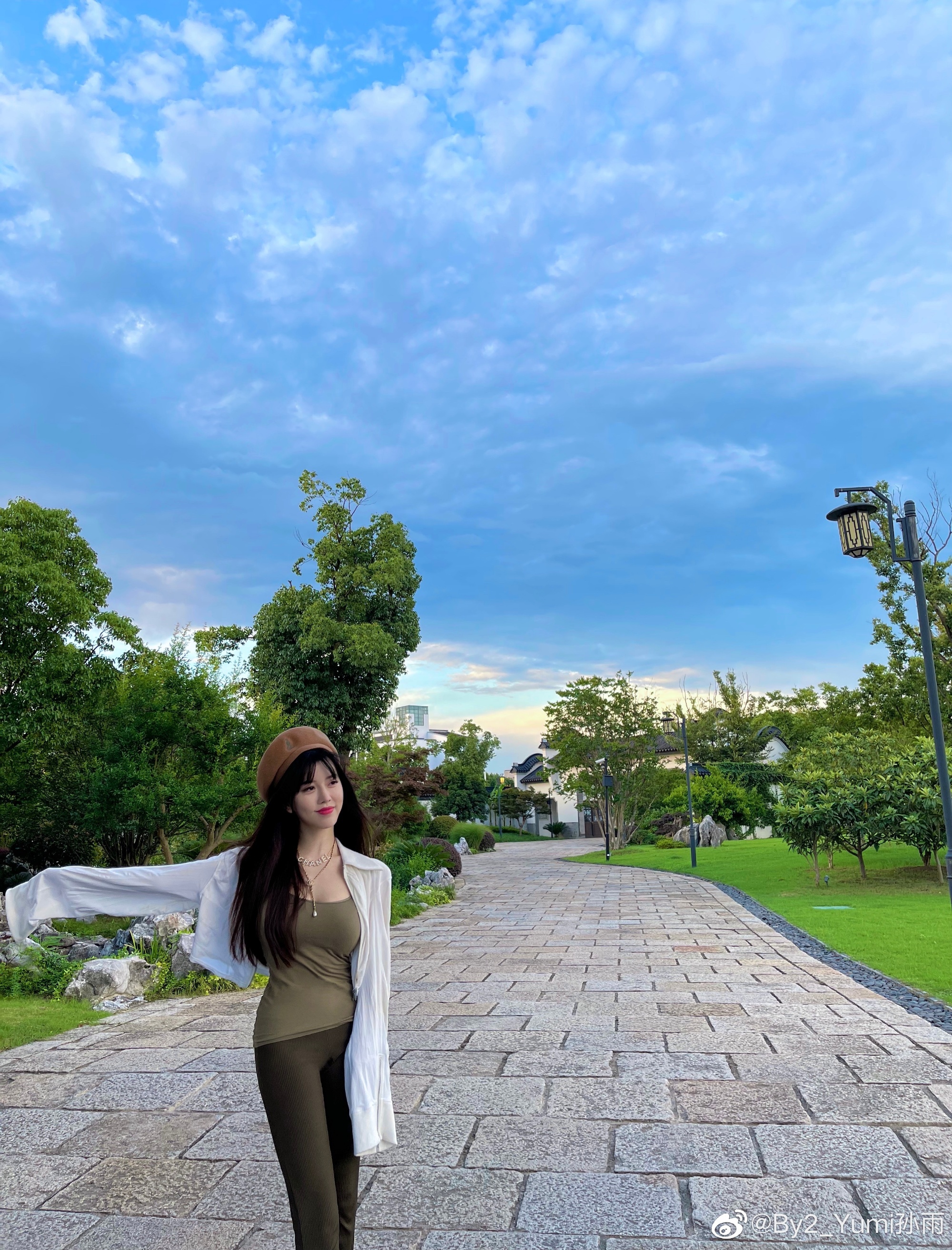 By2Sun Yu took an outdoor photo. She has a good body in a tight top ...