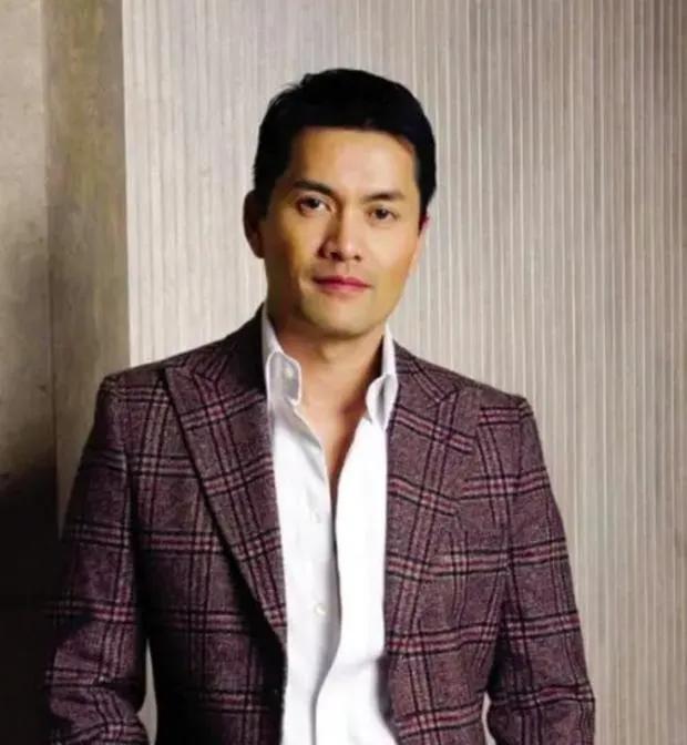 Lu Liangwei dances with his 15-year-old rich wife's wife, still in love ...
