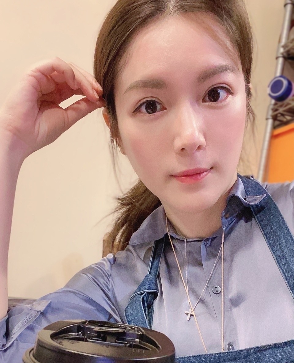 Aaron Kwok's former gossip girlfriend, Gou Yunhui, injured her head and ...