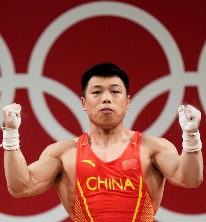 Weightlifting Olympic champion Chen Lijun successfully proposed to his ...