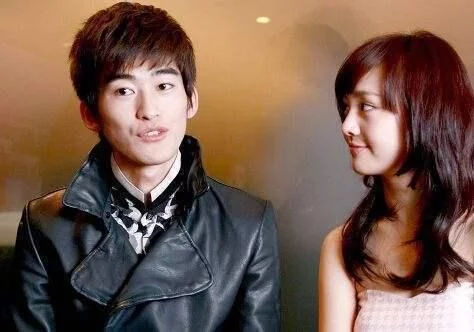 A sweet photo of Zhang Han and ex-girlfriend Zheng Shuang - iMedia