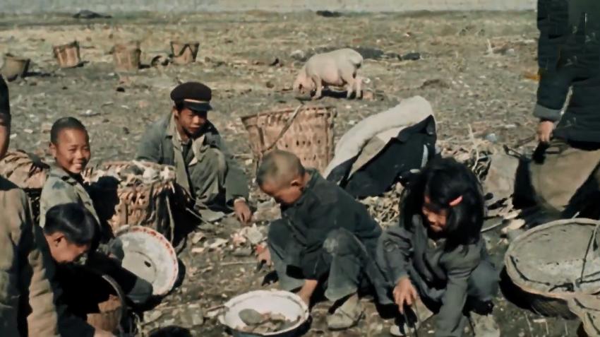 In the old Shanghai during the Republic of China, people living in ...