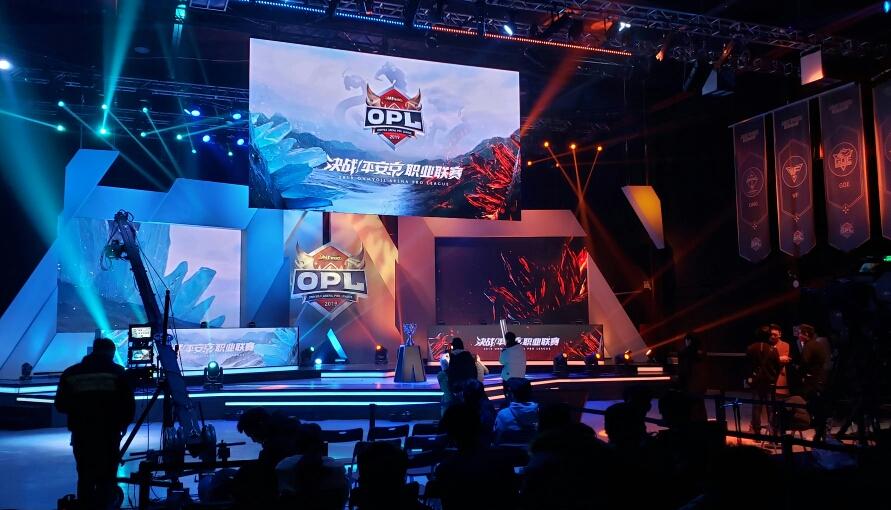 More and more outrageous, "You are beautiful when you smile" enters e ...