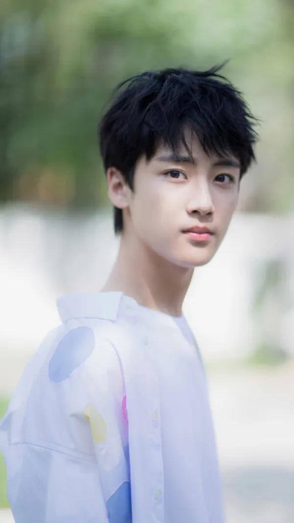 The film version of "Dream of Red Mansions" Baoyu is super handsome ...