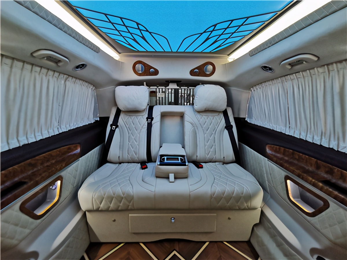 A more luxurious MPV than Elfa, Mercedes-Benz V260L high-top Bach customized version - iMedia