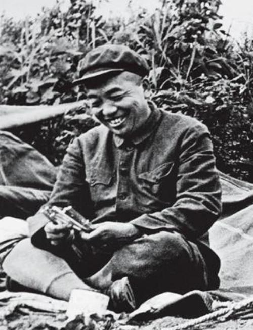 Deng Hua asked a few questions. Peng Dehuai disagrees. Peng: If you don ...