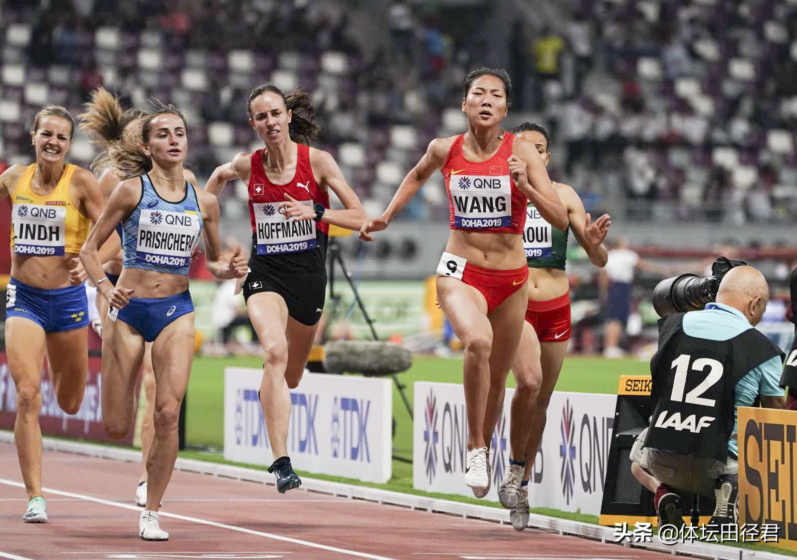 At 1:59.18, Wang Chunyu won the 800m championship and re-created the ...