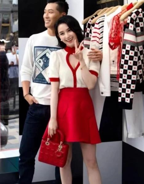 Han Geng took a photo with Lu Jingshan, and the net celebrity seized ...