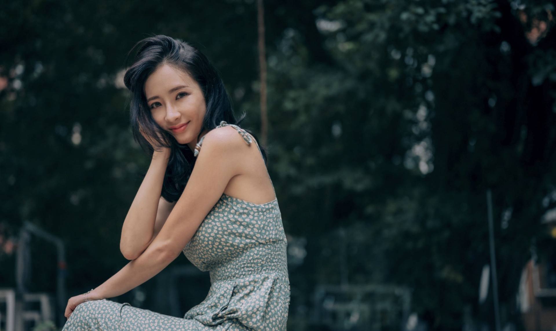 Congratulations!The 34-year-old TVB Goddess Dong Zhang was favored to renew her contract as a ...