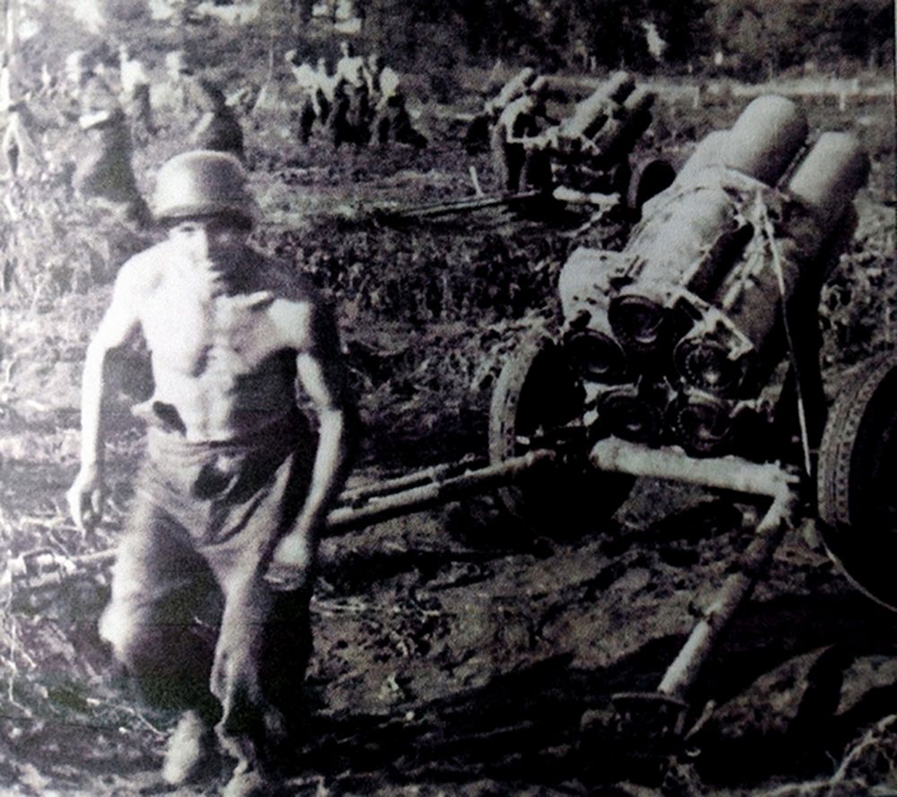 The Type 42 210mm Multiple Rocket Launcher of German Artillery in World ...