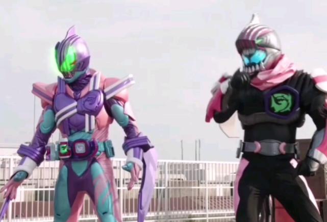 "Kamen Rider Levi's" strikes, the "pink" Kamen Rider is very eye ...