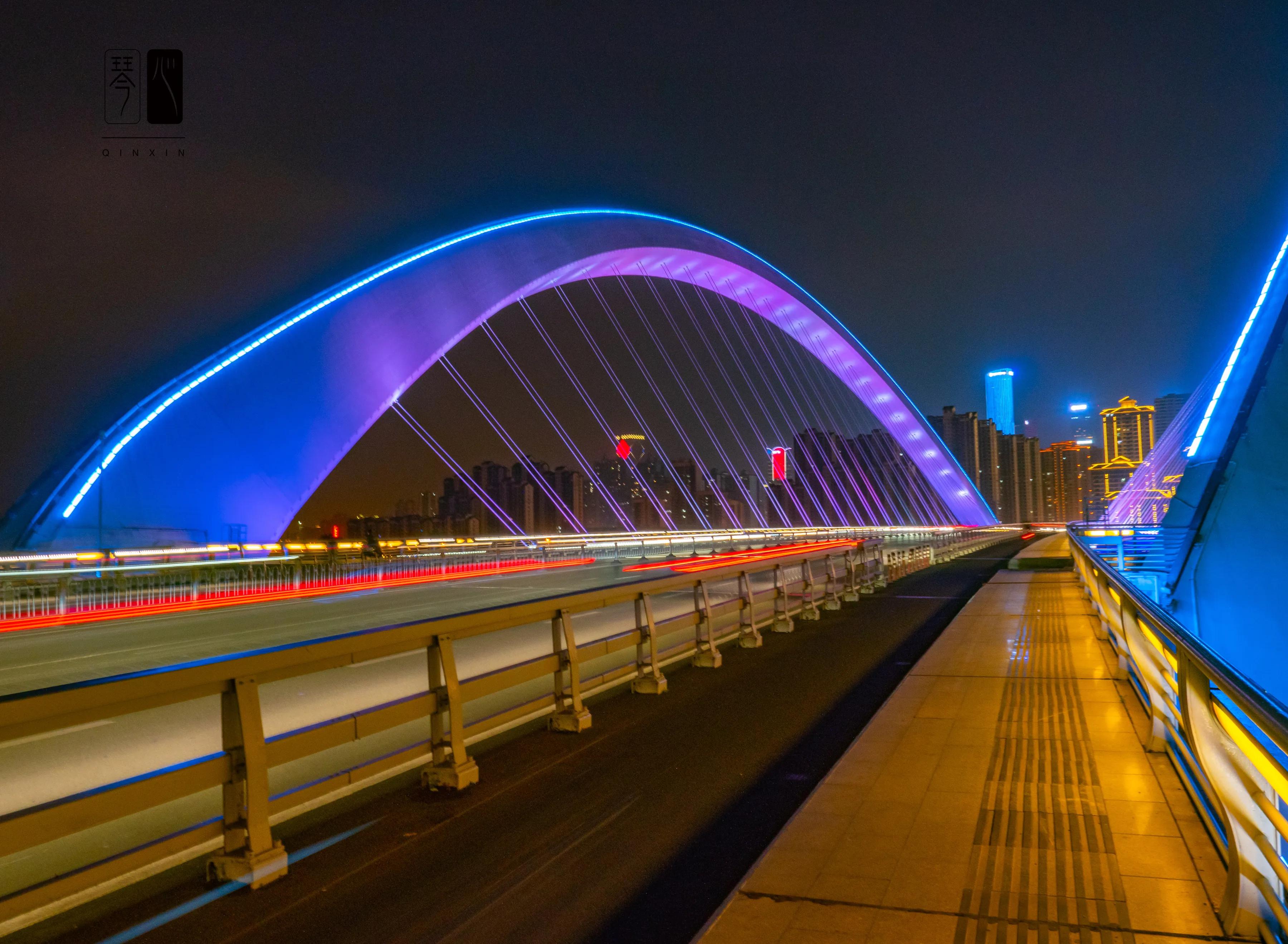 Night shot of Nanning Bridge - iMedia