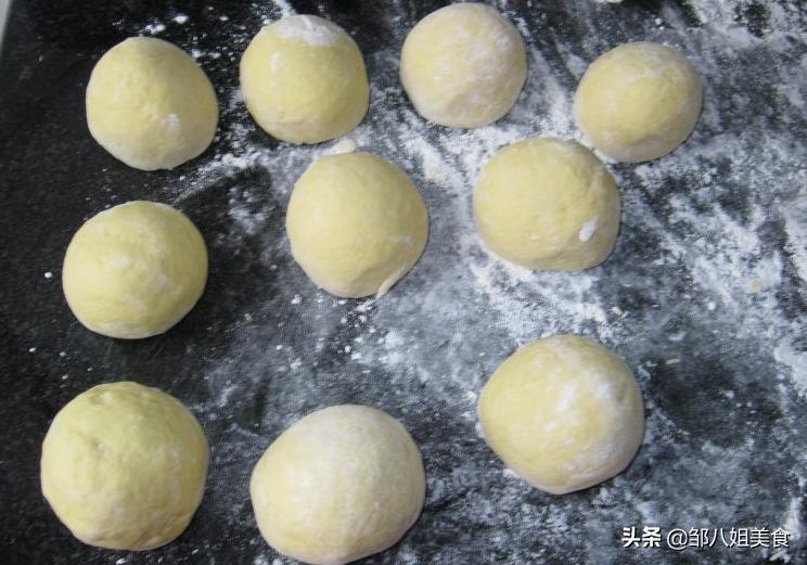 Eat more whole grains in summer. This cornmeal steamed buns are soft ...