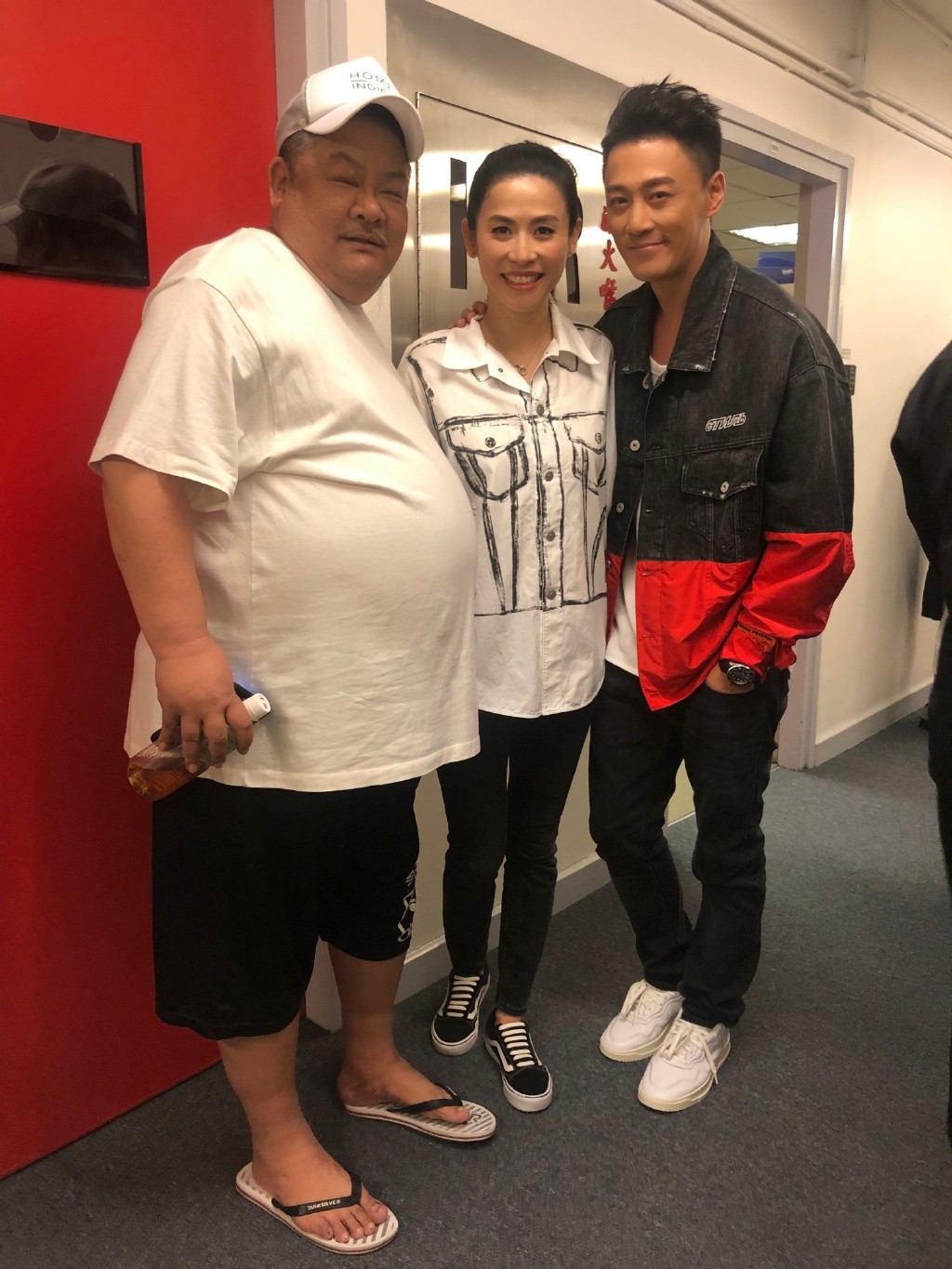 51-year-old Xuan Xuan watched a drama with Lin Feng, a shirt with small ...