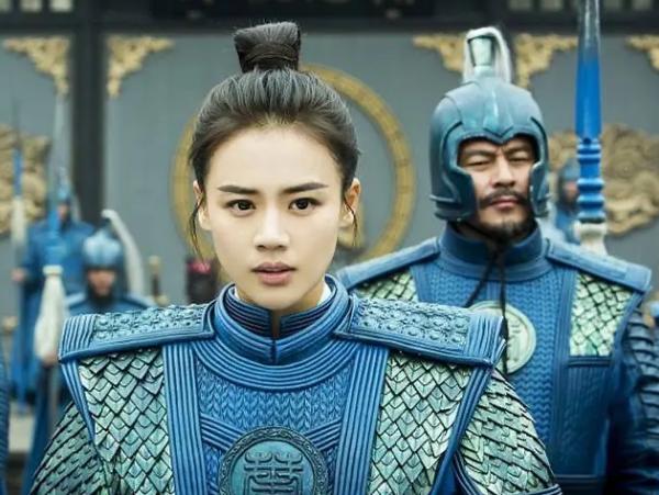 Female star's general uniform: Reba looks like a man, Jing Tian is ...