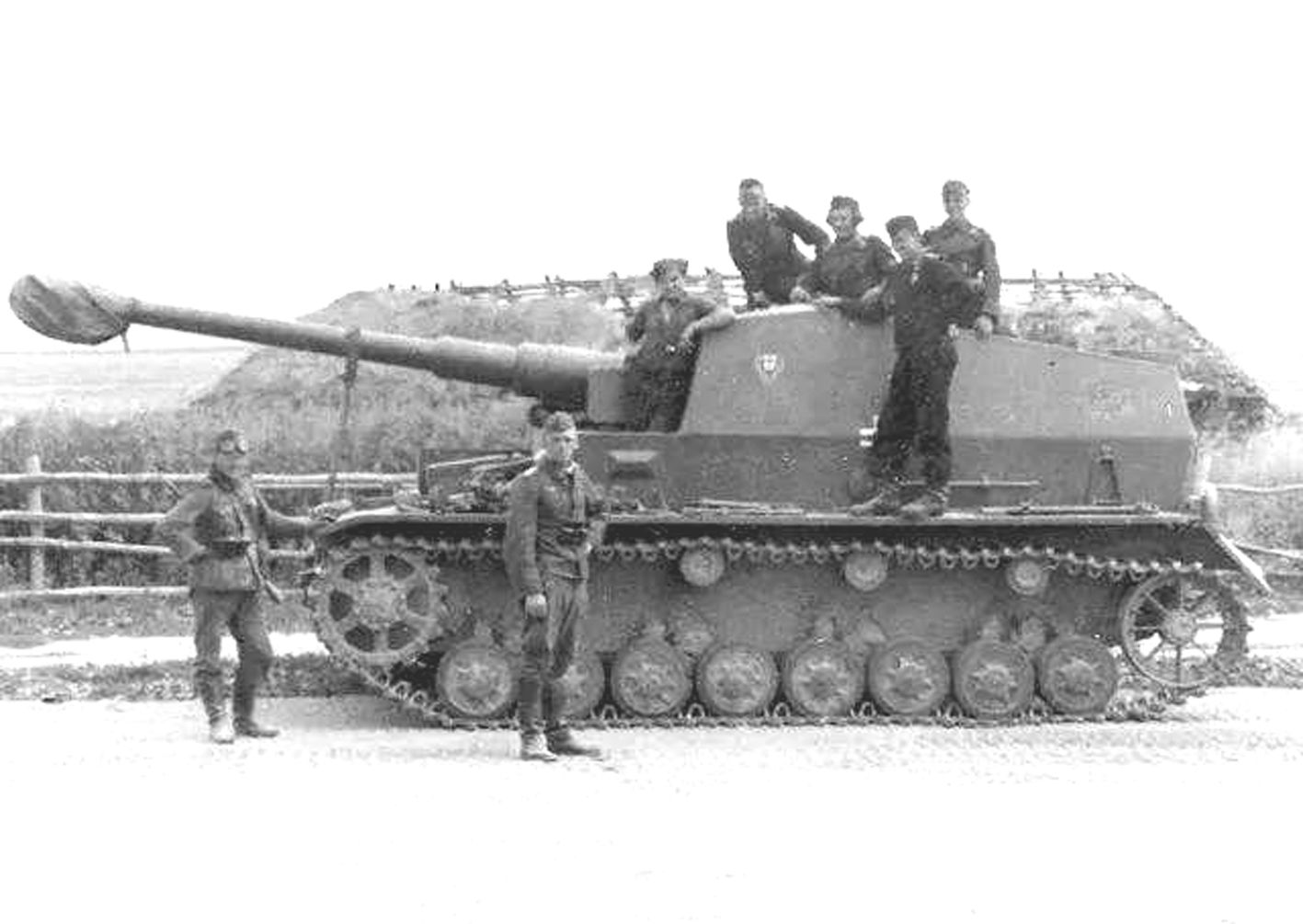 The "Bumblebee" self-propelled howitzer vehicle of German self ...