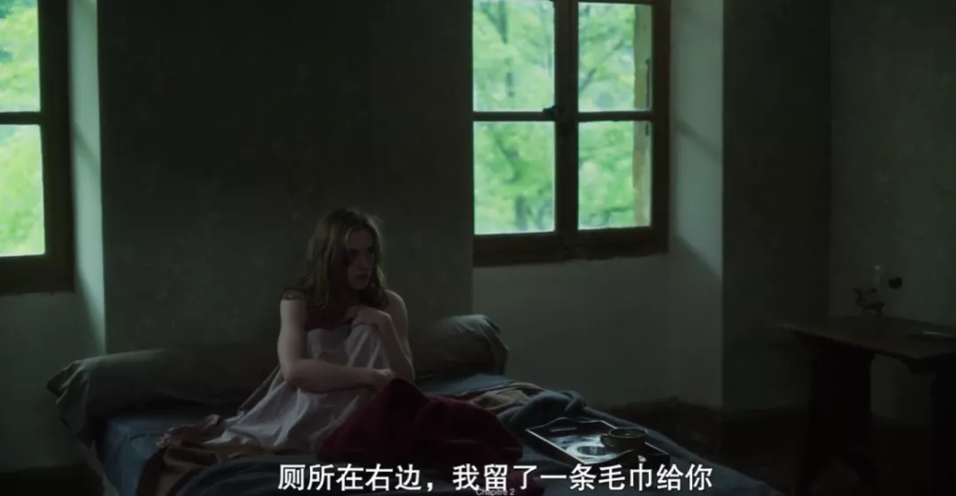 The adult version of "Snow White", this is too ruining your childhood ...