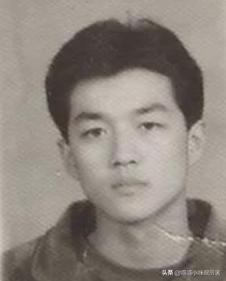 Li Yapeng, who fell in love with Qu Ying and Zhou Xun and relied on ...