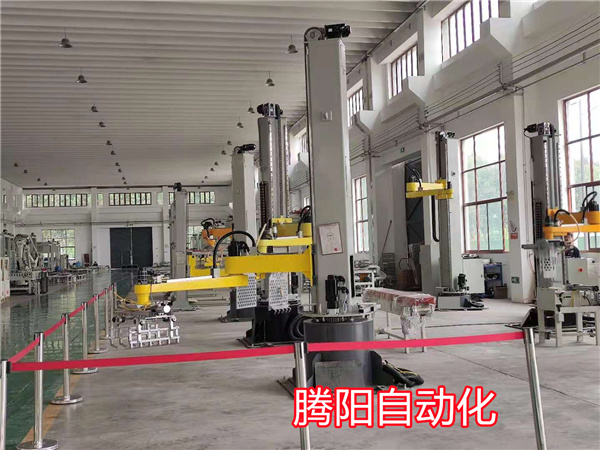 Flexible and free articulated column robot palletizer - iMedia